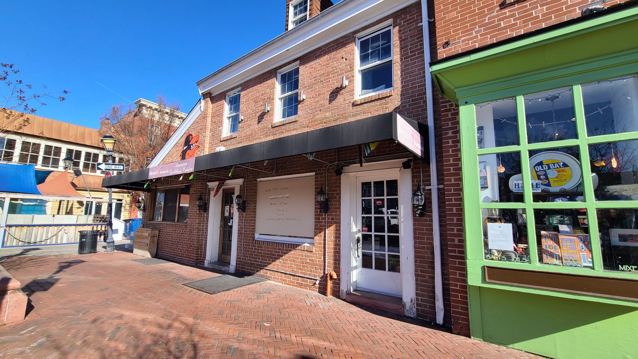 Denzel's Shark Bar - FellsPoint.com